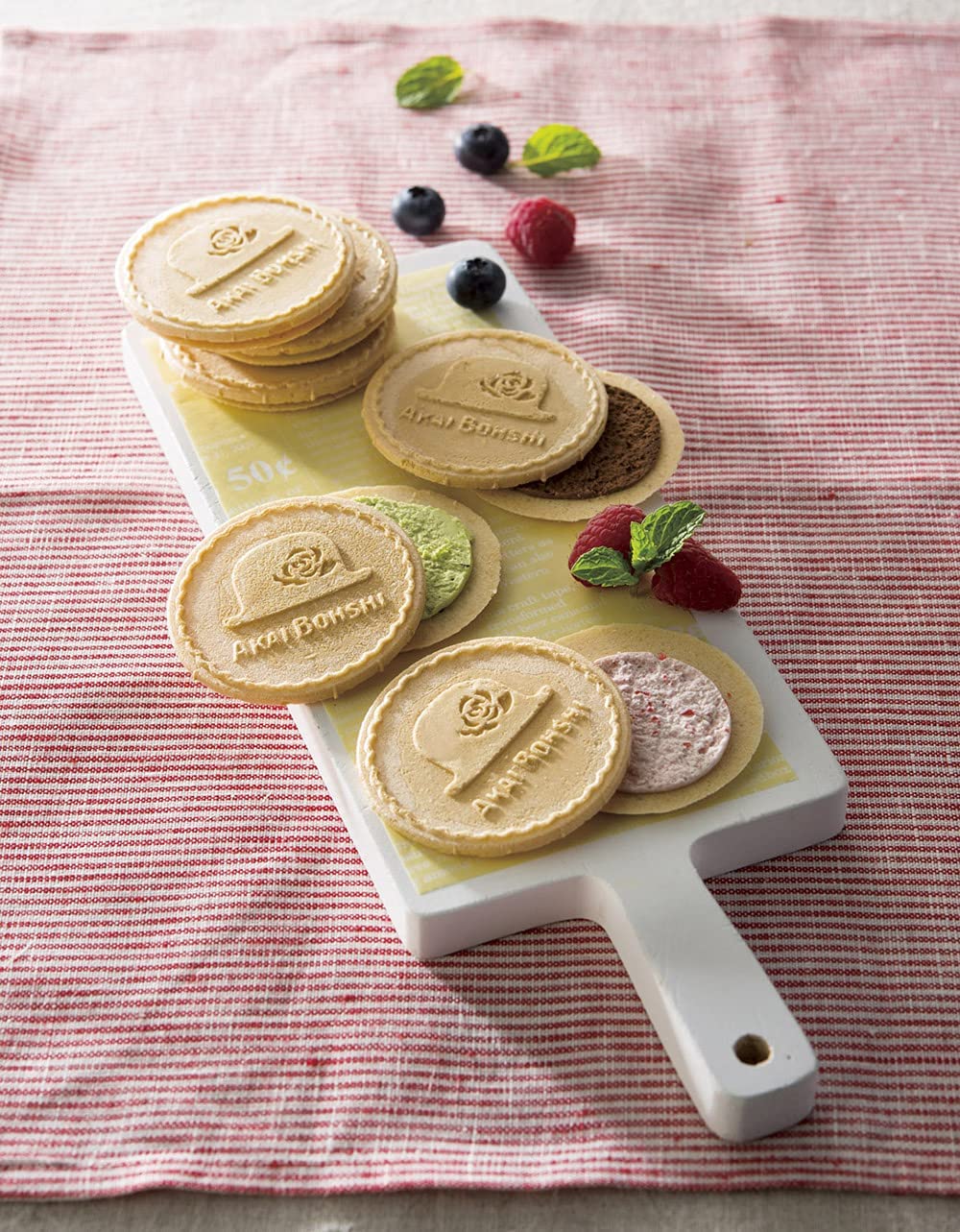 Akai Bohshi Whipped Chocolate Sandwich Cookies 4 Assorted Flavors 32 P ...